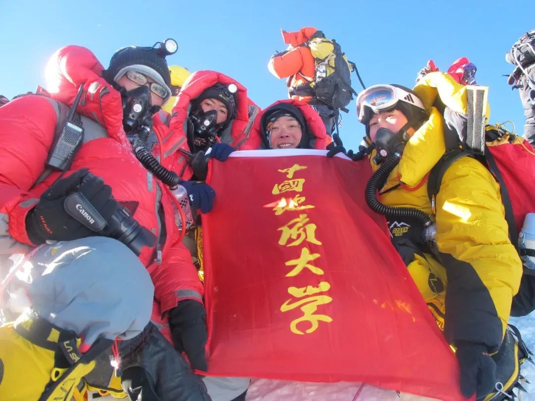 CUG Student Summits Mount Everest-China University of Geosciences